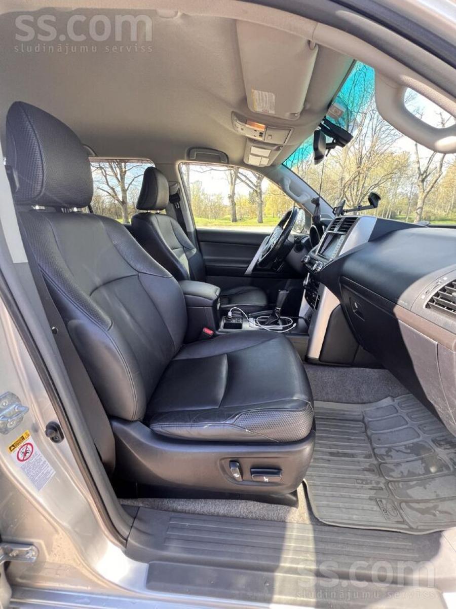 Pelēks Toyota Land Cruiser 2012 Valmiera, ar dzinēja tilpumu 3.00 L un nobraukumu 246 tūkst. km par 21000 €, foto 8 vietnē AUTOMOTO.COM.LV