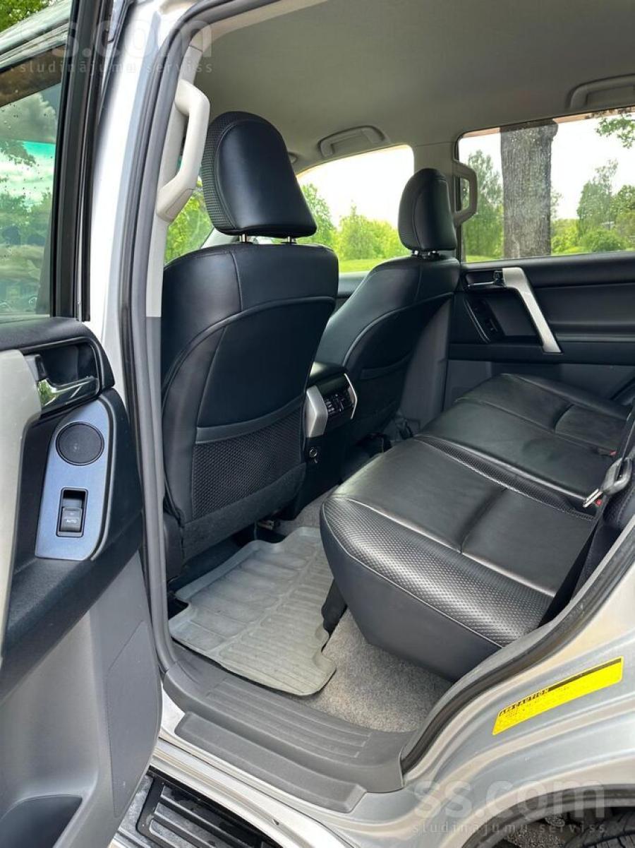 Pelēks Toyota Land Cruiser 2012 Valmiera, ar dzinēja tilpumu 3.00 L un nobraukumu 246 tūkst. km par 21000 €, foto 11 vietnē AUTOMOTO.COM.LV