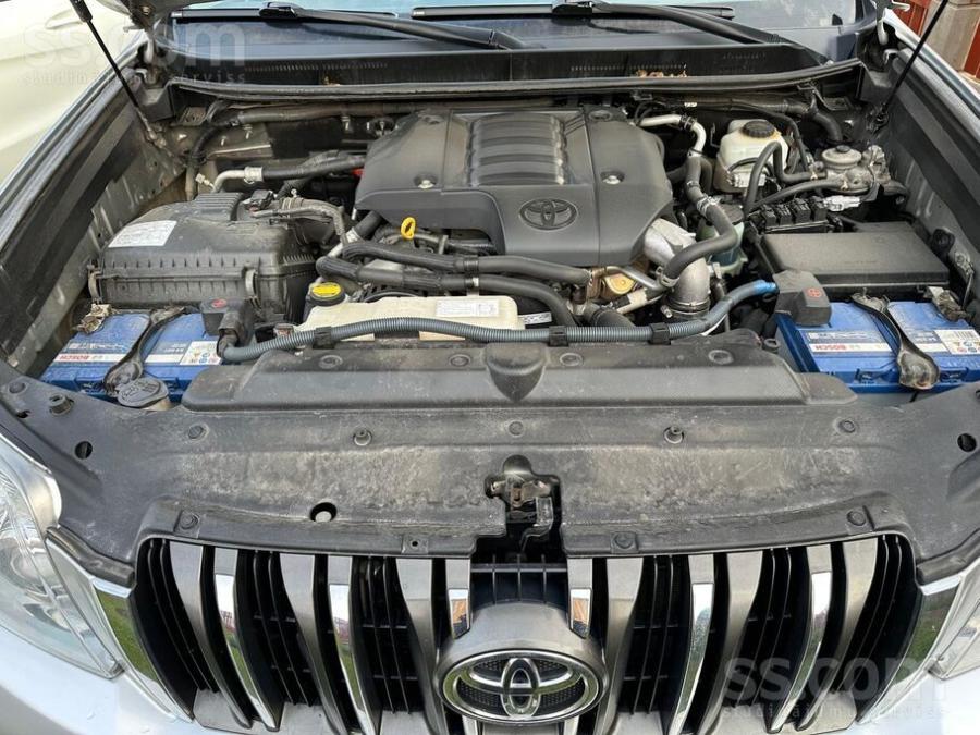 Pelēks Toyota Land Cruiser 2012 Valmiera, ar dzinēja tilpumu 3.00 L un nobraukumu 246 tūkst. km par 21000 €, foto 12 vietnē AUTOMOTO.COM.LV
