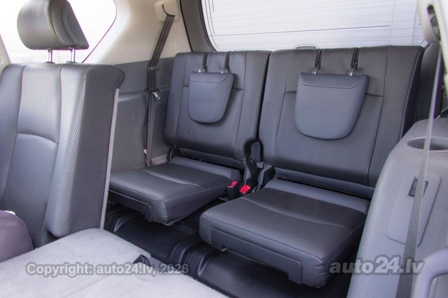 Grey Toyota Land Cruiser 2012 in Tallinn, with an engine capacity of 3.00 L and mileage of 124 thousand km for 29500 €, photo 7 on AUTOMOTO.COM.LV