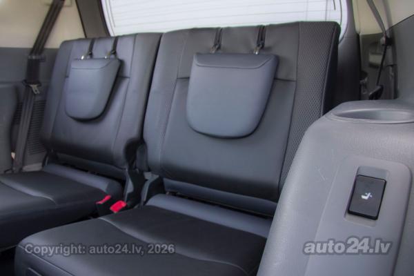 Pelēks Toyota Land Cruiser 2012 Tallina, ar dzinēja tilpumu 3.00 L un nobraukumu 124 tūkst. km par 29500 €, foto 7 vietnē AUTOMOTO.COM.LV