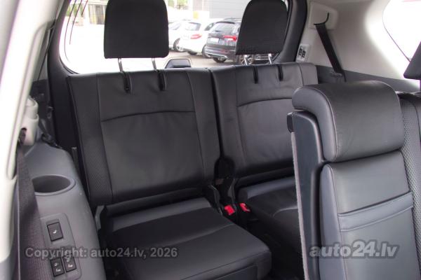 Pelēks Toyota Land Cruiser 2012 Tallina, ar dzinēja tilpumu 3.00 L un nobraukumu 124 tūkst. km par 29500 €, foto 8 vietnē AUTOMOTO.COM.LV