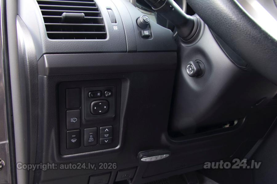 Grey Toyota Land Cruiser 2012 in Tallinn, with an engine capacity of 3.00 L and mileage of 124 thousand km for 29500 €, photo 12 on AUTOMOTO.COM.LV