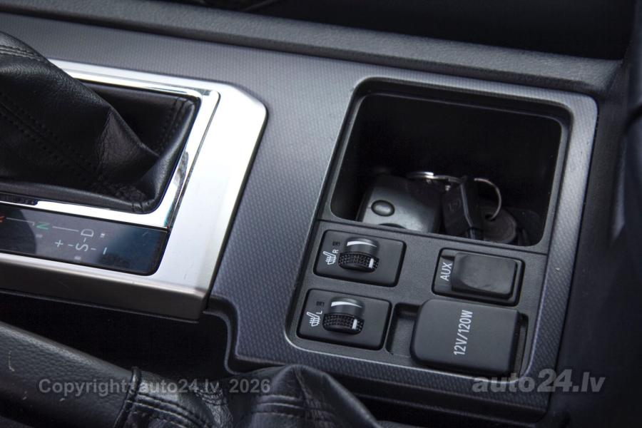 Grey Toyota Land Cruiser 2012 in Tallinn, with an engine capacity of 3.00 L and mileage of 124 thousand km for 29500 €, photo 13 on AUTOMOTO.COM.LV