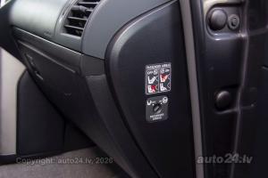 Grey Toyota Land Cruiser 2012 in Tallinn, with an engine capacity of 3.00 L and mileage of 124 thousand km for 29500 €, photo 17 on AUTOMOTO.COM.LV