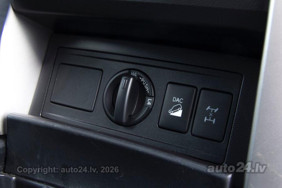 Grey Toyota Land Cruiser 2012 in Tallinn, with an engine capacity of 3.00 L and mileage of 124 thousand km for 29500 €, photo 19 on AUTOMOTO.COM.LV