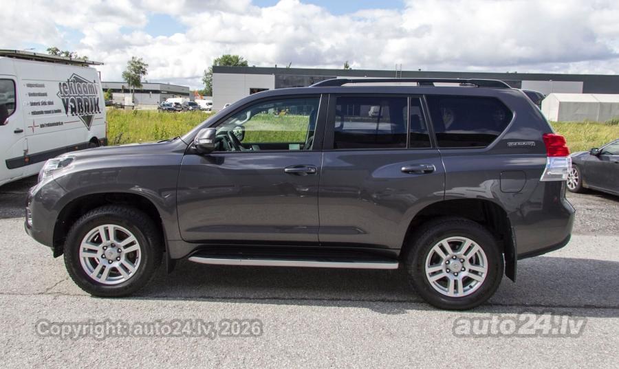 Grey Toyota Land Cruiser 2012 in Tallinn, with an engine capacity of 3.00 L and mileage of 124 thousand km for 29500 €, photo 25 on AUTOMOTO.COM.LV