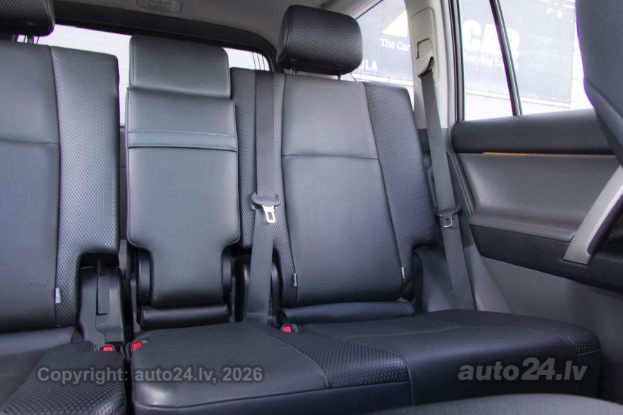 Grey Toyota Land Cruiser 2012 in Tallinn, with an engine capacity of 3.00 L and mileage of 124 thousand km for 29500 €, photo 27 on AUTOMOTO.COM.LV