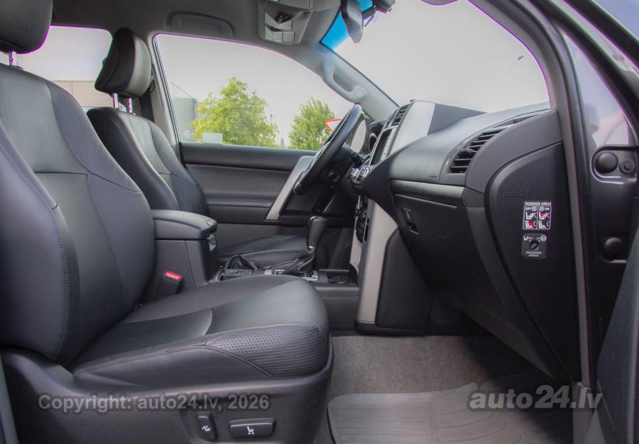 Grey Toyota Land Cruiser 2012 in Tallinn, with an engine capacity of 3.00 L and mileage of 124 thousand km for 29500 €, photo 28 on AUTOMOTO.COM.LV