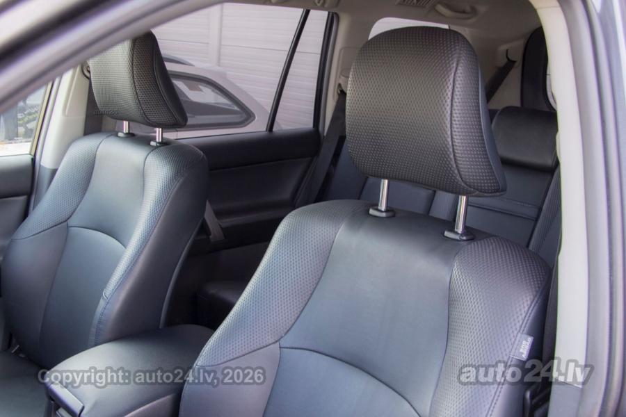 Grey Toyota Land Cruiser 2012 in Tallinn, with an engine capacity of 3.00 L and mileage of 124 thousand km for 29500 €, photo 29 on AUTOMOTO.COM.LV