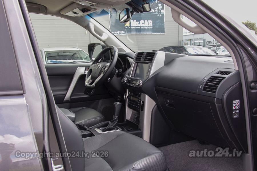 Grey Toyota Land Cruiser 2012 in Tallinn, with an engine capacity of 3.00 L and mileage of 124 thousand km for 29500 €, photo 30 on AUTOMOTO.COM.LV