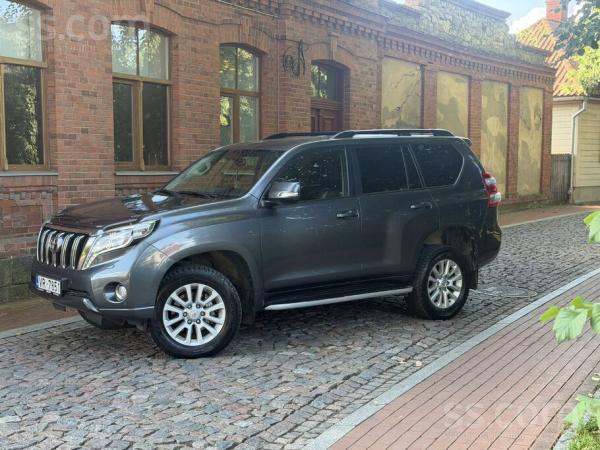 Pelēks Toyota Land Cruiser 2012 Cēsis, ar dzinēja tilpumu 3.00 L un nobraukumu 320 tūkst. km par 24900 €, foto 6 vietnē AUTOMOTO.COM.LV