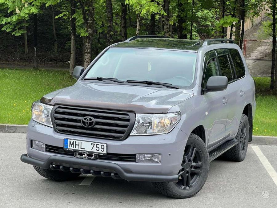 Pelēks Toyota Land Cruiser 2012 Kauņa, ar dzinēja tilpumu 4.46 L un nobraukumu 326 tūkst. km par 23300 €, foto 1 vietnē AUTOMOTO.COM.LV