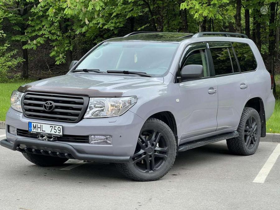 Pelēks Toyota Land Cruiser 2012 Kauņa, ar dzinēja tilpumu 4.46 L un nobraukumu 326 tūkst. km par 23300 €, foto 3 vietnē AUTOMOTO.COM.LV