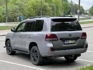 Pelēks Toyota Land Cruiser 2012 Kauņa, ar dzinēja tilpumu 4.46 L un nobraukumu 326 tūkst. km par 23300 €, foto 5 vietnē AUTOMOTO.COM.LV