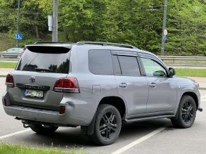 Pelēks Toyota Land Cruiser 2012 Kauņa, ar dzinēja tilpumu 4.46 L un nobraukumu 326 tūkst. km par 23300 €, foto 7 vietnē AUTOMOTO.COM.LV