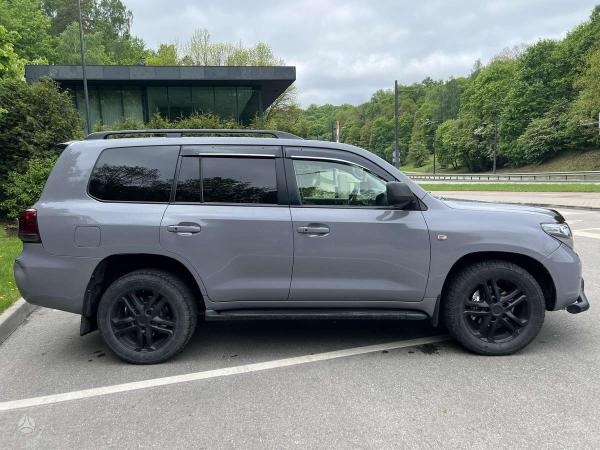 Pelēks Toyota Land Cruiser 2012 Kauņa, ar dzinēja tilpumu 4.46 L un nobraukumu 326 tūkst. km par 23300 €, foto 8 vietnē AUTOMOTO.COM.LV