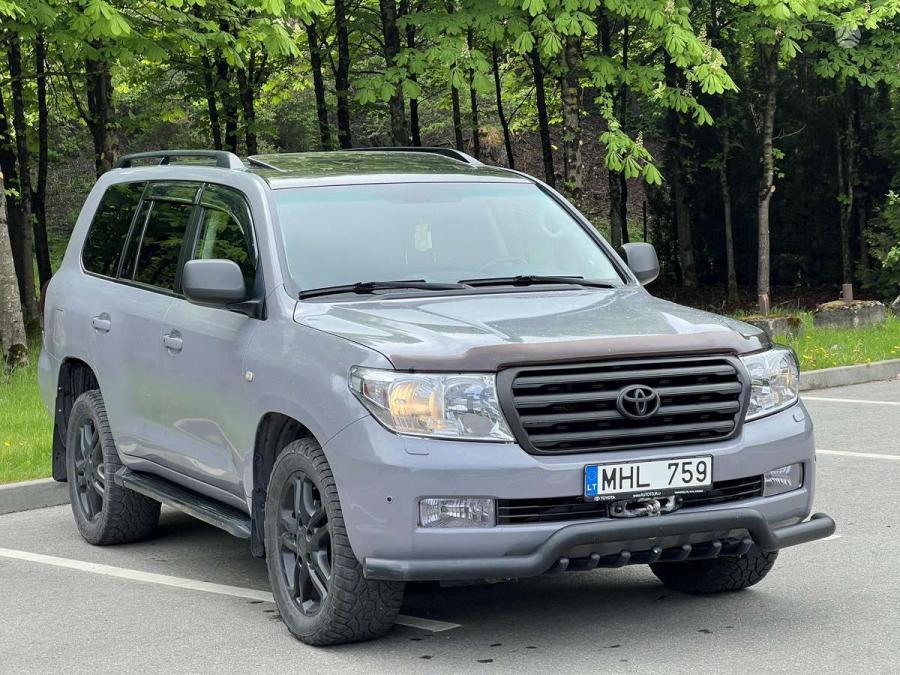 Pelēks Toyota Land Cruiser 2012 Kauņa, ar dzinēja tilpumu 4.46 L un nobraukumu 326 tūkst. km par 23300 €, foto 9 vietnē AUTOMOTO.COM.LV