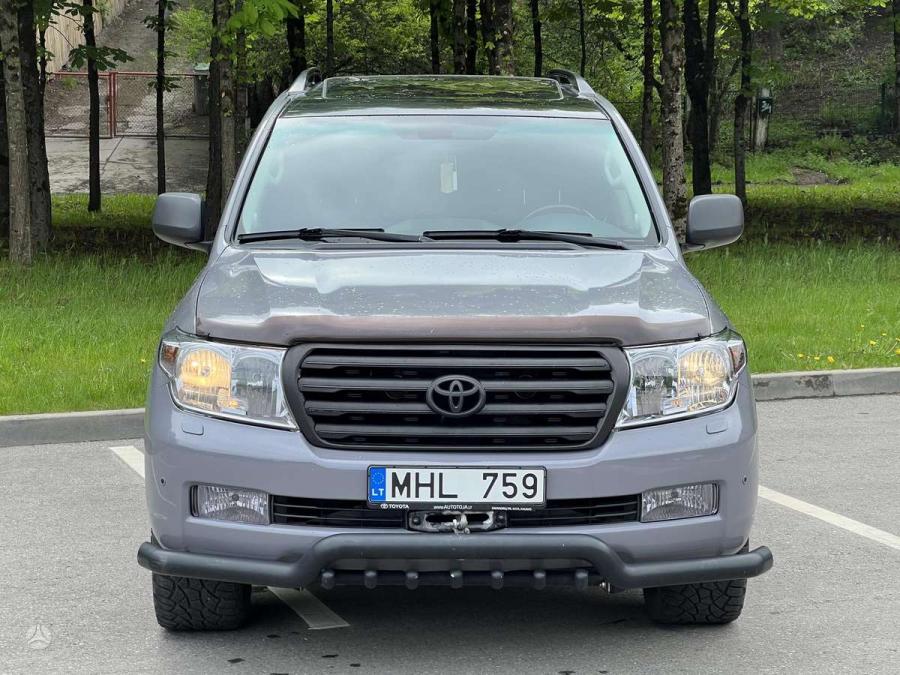 Pelēks Toyota Land Cruiser 2012 Kauņa, ar dzinēja tilpumu 4.46 L un nobraukumu 326 tūkst. km par 23300 €, foto 10 vietnē AUTOMOTO.COM.LV