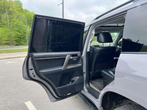 Pelēks Toyota Land Cruiser 2012 Kauņa, ar dzinēja tilpumu 4.46 L un nobraukumu 326 tūkst. km par 23300 €, foto 14 vietnē AUTOMOTO.COM.LV