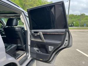 Pelēks Toyota Land Cruiser 2012 Kauņa, ar dzinēja tilpumu 4.46 L un nobraukumu 326 tūkst. km par 23300 €, foto 17 vietnē AUTOMOTO.COM.LV