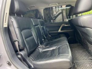 Pelēks Toyota Land Cruiser 2012 Kauņa, ar dzinēja tilpumu 4.46 L un nobraukumu 326 tūkst. km par 23300 €, foto 18 vietnē AUTOMOTO.COM.LV