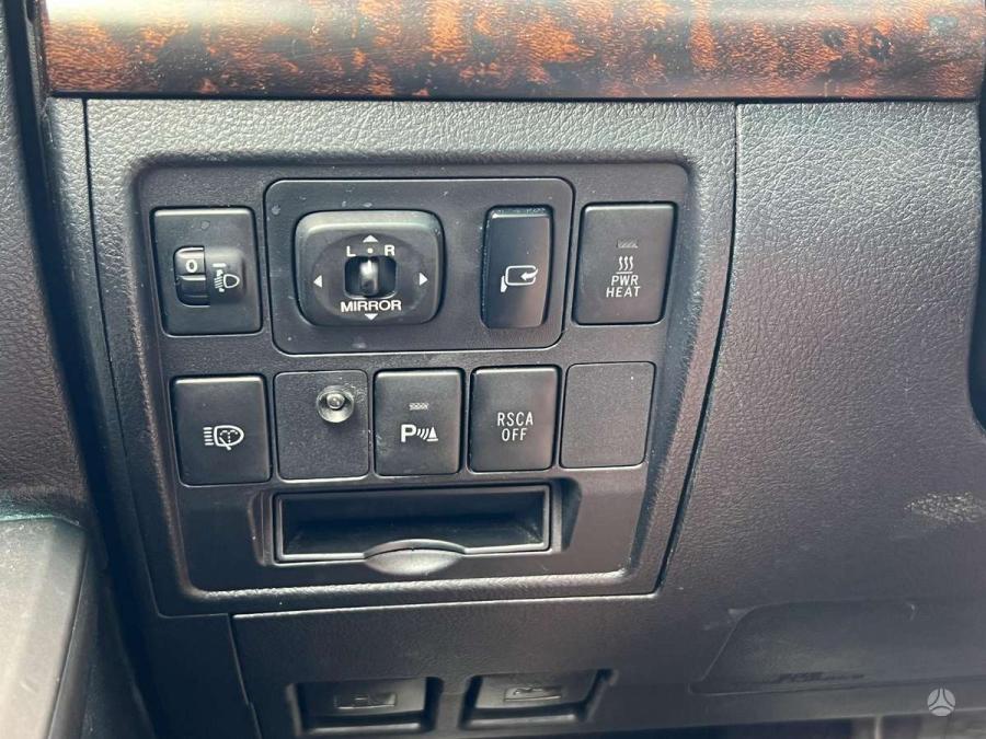 Pelēks Toyota Land Cruiser 2012 Kauņa, ar dzinēja tilpumu 4.46 L un nobraukumu 326 tūkst. km par 23300 €, foto 25 vietnē AUTOMOTO.COM.LV