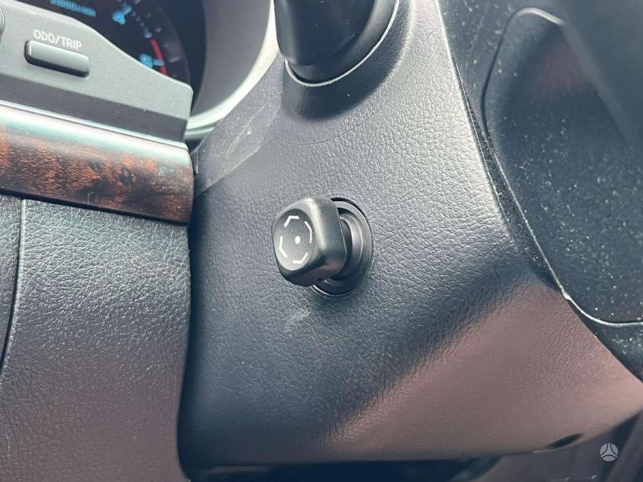 Pelēks Toyota Land Cruiser 2012 Kauņa, ar dzinēja tilpumu 4.46 L un nobraukumu 326 tūkst. km par 23300 €, foto 26 vietnē AUTOMOTO.COM.LV