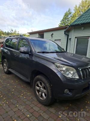 Grey Toyota Land Cruiser 2013 in Daugavpils, with an engine capacity of 3.00 L and mileage of 181 thousand km for 22600 €, photo 1 on AUTOMOTO.COM.LV