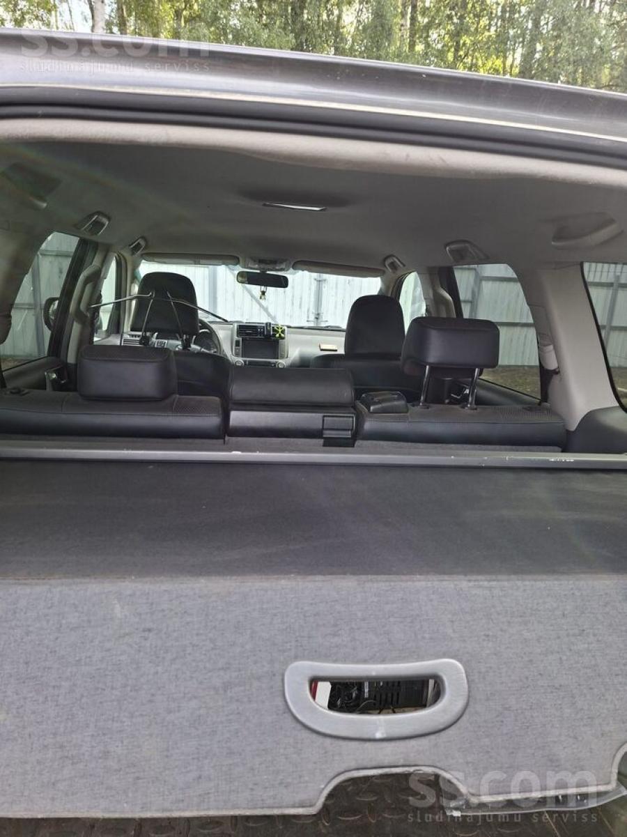 Grey Toyota Land Cruiser 2013 in Daugavpils, with an engine capacity of 3.00 L and mileage of 181 thousand km for 22600 €, photo 5 on AUTOMOTO.COM.LV