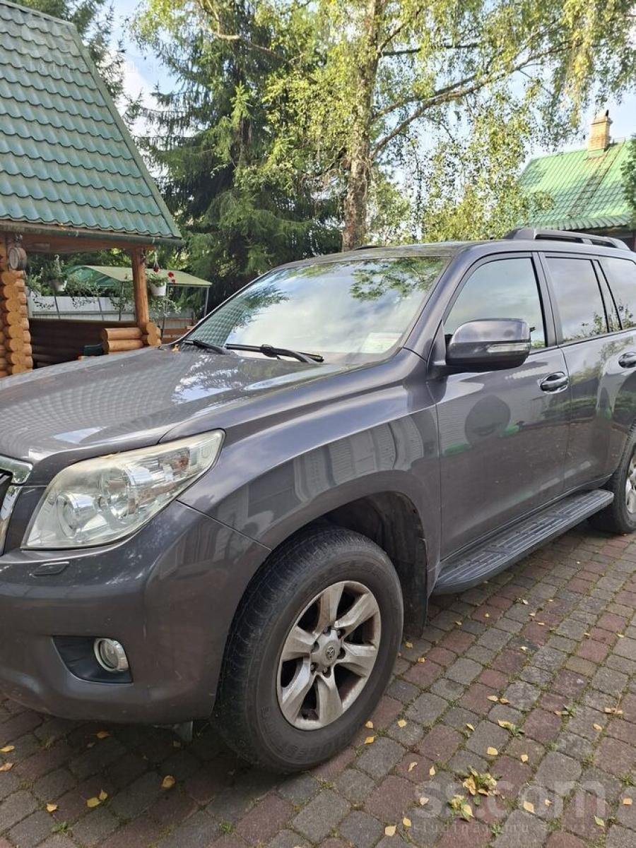 Grey Toyota Land Cruiser 2013 in Daugavpils, with an engine capacity of 3.00 L and mileage of 181 thousand km for 22600 €, photo 6 on AUTOMOTO.COM.LV
