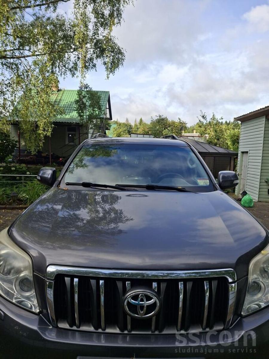 Grey Toyota Land Cruiser 2013 in Daugavpils, with an engine capacity of 3.00 L and mileage of 181 thousand km for 22600 €, photo 7 on AUTOMOTO.COM.LV