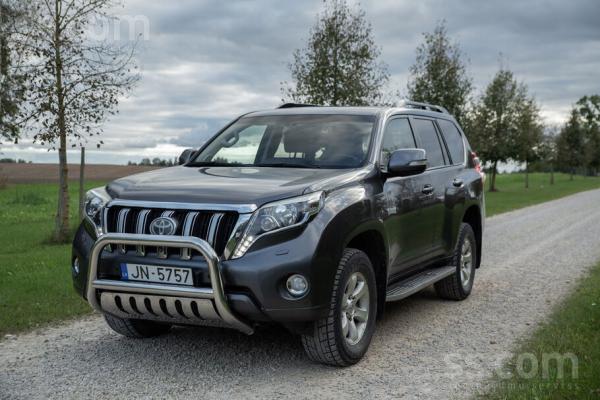 Pelēks Toyota Land Cruiser 2014 Dobele, ar dzinēja tilpumu 3.00 L un nobraukumu 132 tūkst. km par 28900 €, foto 2 vietnē AUTOMOTO.COM.LV