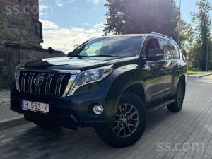 Pelēks Toyota Land Cruiser 2014 Rēzekne, ar dzinēja tilpumu 3.00 L un nobraukumu 132 tūkst. km par 29990 €, foto 3 vietnē AUTOMOTO.COM.LV
