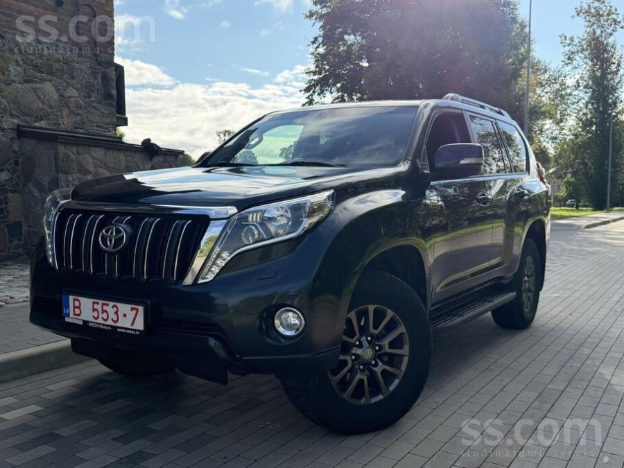 Pelēks Toyota Land Cruiser 2014 Rēzekne, ar dzinēja tilpumu 3.00 L un nobraukumu 132 tūkst. km par 29990 €, foto 3 vietnē AUTOMOTO.COM.LV