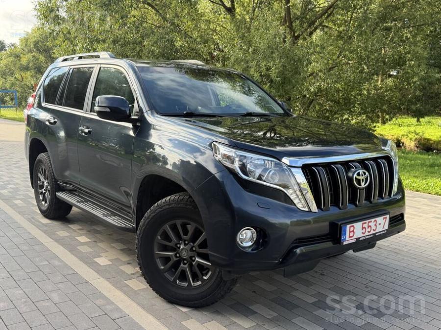 Pelēks Toyota Land Cruiser 2014 Rēzekne, ar dzinēja tilpumu 3.00 L un nobraukumu 132 tūkst. km par 29990 €, foto 4 vietnē AUTOMOTO.COM.LV