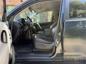 Pelēks Toyota Land Cruiser 2014 Rēzekne, ar dzinēja tilpumu 3.00 L un nobraukumu 132 tūkst. km par 29990 €, foto 8 vietnē AUTOMOTO.COM.LV