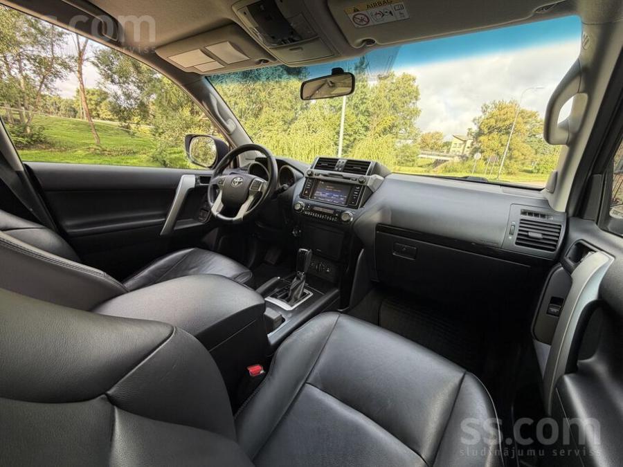 Pelēks Toyota Land Cruiser 2014 Rēzekne, ar dzinēja tilpumu 3.00 L un nobraukumu 132 tūkst. km par 29990 €, foto 9 vietnē AUTOMOTO.COM.LV