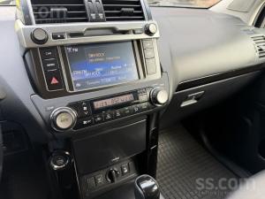 Pelēks Toyota Land Cruiser 2014 Rēzekne, ar dzinēja tilpumu 3.00 L un nobraukumu 132 tūkst. km par 29990 €, foto 14 vietnē AUTOMOTO.COM.LV