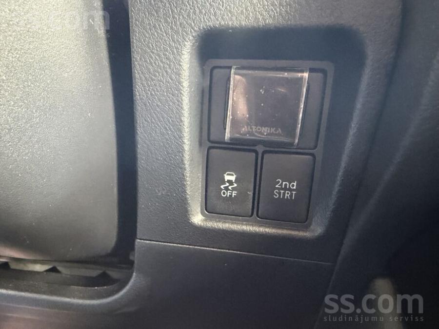 Pelēks Toyota Land Cruiser 2014 Rēzekne, ar dzinēja tilpumu 3.00 L un nobraukumu 132 tūkst. km par 29990 €, foto 16 vietnē AUTOMOTO.COM.LV