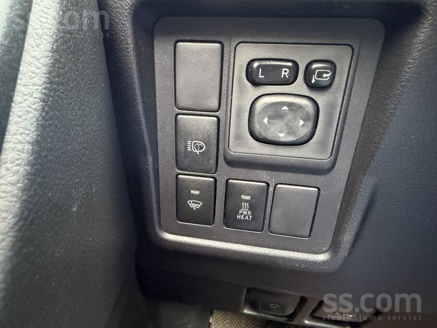 Pelēks Toyota Land Cruiser 2014 Rēzekne, ar dzinēja tilpumu 3.00 L un nobraukumu 132 tūkst. km par 29990 €, foto 17 vietnē AUTOMOTO.COM.LV