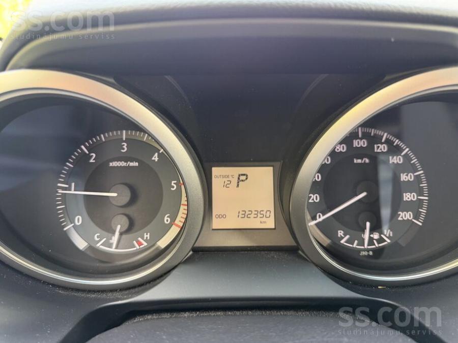 Pelēks Toyota Land Cruiser 2014 Rēzekne, ar dzinēja tilpumu 3.00 L un nobraukumu 132 tūkst. km par 29990 €, foto 18 vietnē AUTOMOTO.COM.LV