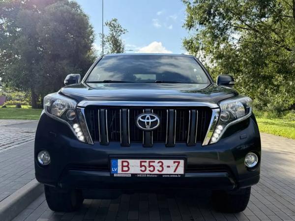 Pelēks Toyota Land Cruiser 2014 Rēzekne, ar dzinēja tilpumu 3.00 L un nobraukumu 132 tūkst. km par 29990 €, foto 1 vietnē AUTOMOTO.COM.LV