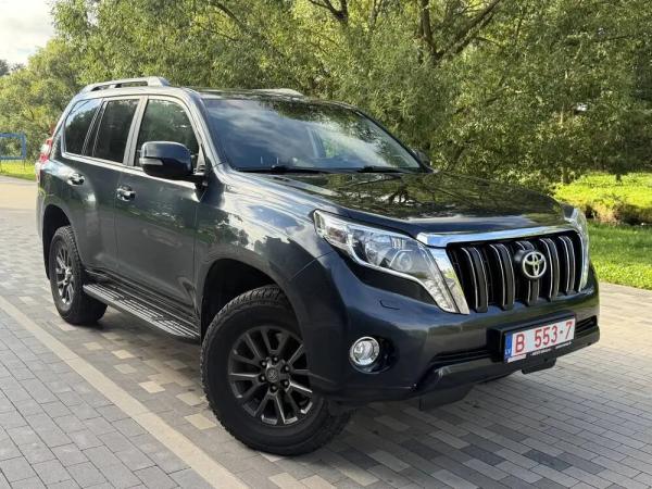 Pelēks Toyota Land Cruiser 2014 Rēzekne, ar dzinēja tilpumu 3.00 L un nobraukumu 132 tūkst. km par 29990 €, foto 3 vietnē AUTOMOTO.COM.LV