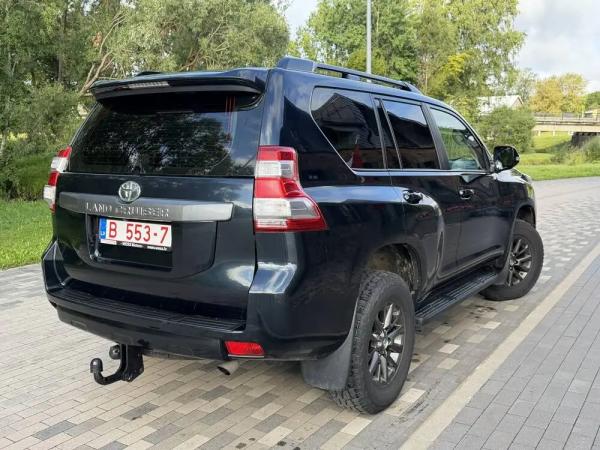Pelēks Toyota Land Cruiser 2014 Rēzekne, ar dzinēja tilpumu 3.00 L un nobraukumu 132 tūkst. km par 29990 €, foto 5 vietnē AUTOMOTO.COM.LV