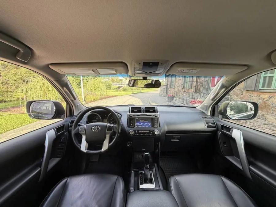 Grey Toyota Land Cruiser 2014 in Rezekne, with an engine capacity of 3.00 L and mileage of 132 thousand km for 29990 €, photo 7 on AUTOMOTO.COM.LV