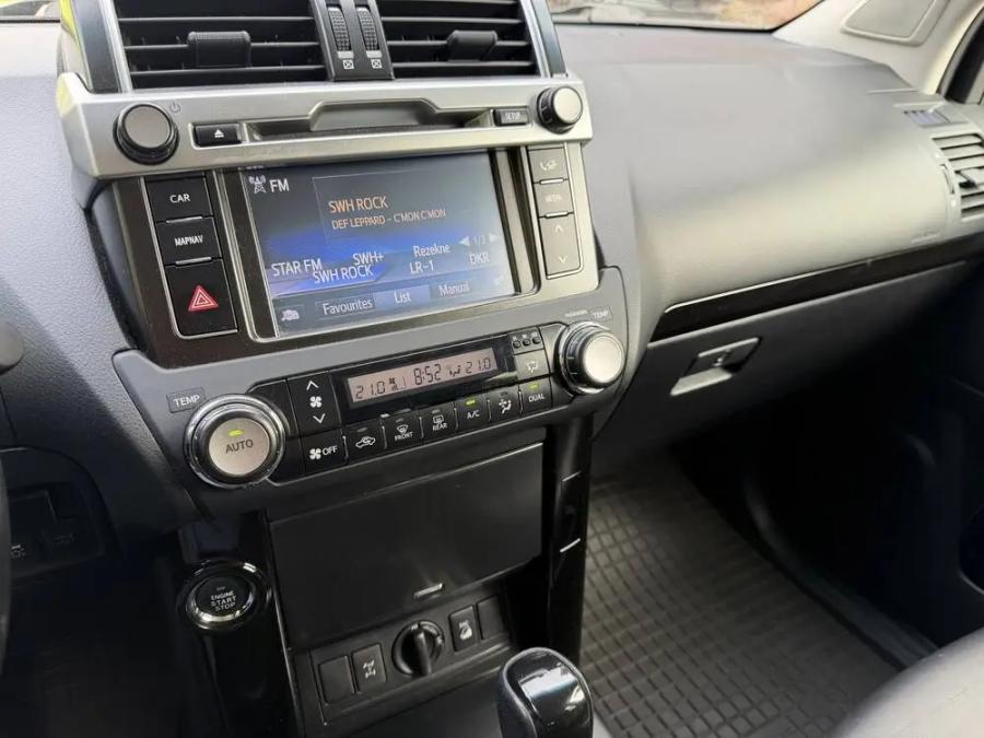 Grey Toyota Land Cruiser 2014 in Rezekne, with an engine capacity of 3.00 L and mileage of 132 thousand km for 29990 €, photo 14 on AUTOMOTO.COM.LV