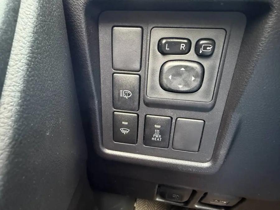 Grey Toyota Land Cruiser 2014 in Rezekne, with an engine capacity of 3.00 L and mileage of 132 thousand km for 29990 €, photo 17 on AUTOMOTO.COM.LV