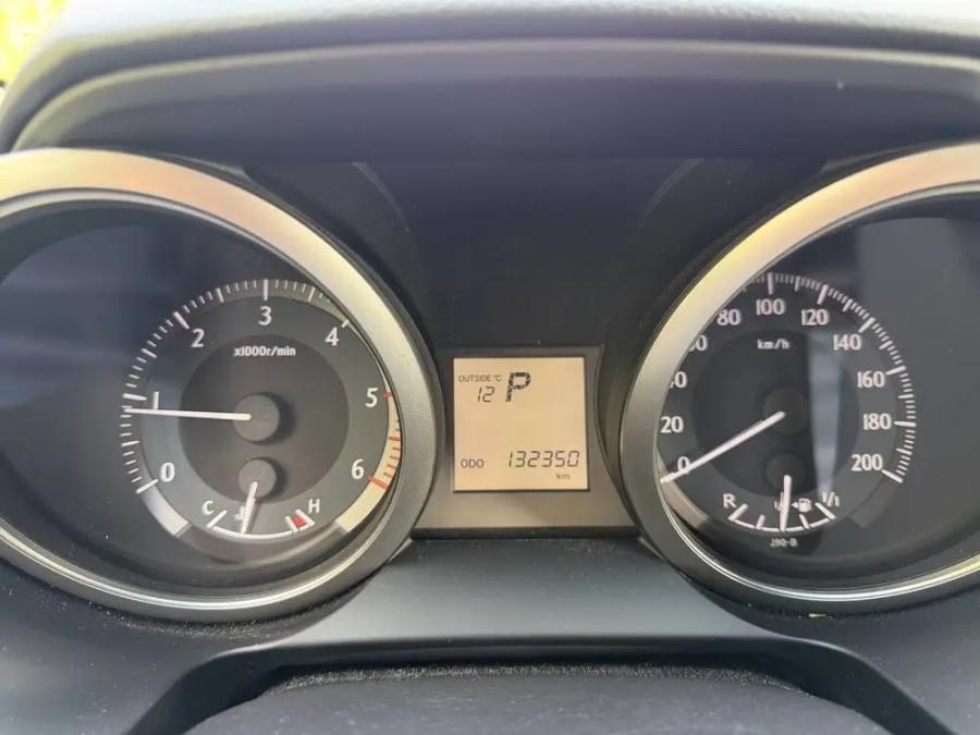 Grey Toyota Land Cruiser 2014 in Rezekne, with an engine capacity of 3.00 L and mileage of 132 thousand km for 29990 €, photo 18 on AUTOMOTO.COM.LV