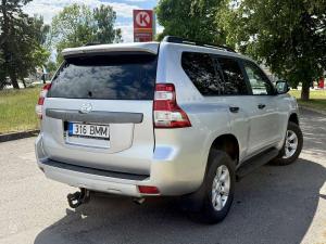 Pelēks Toyota Land Cruiser 2014 Tauragė, ar dzinēja tilpumu 2.98 L un nobraukumu 270 tūkst. km par 22500 €, foto 5 vietnē AUTOMOTO.COM.LV
